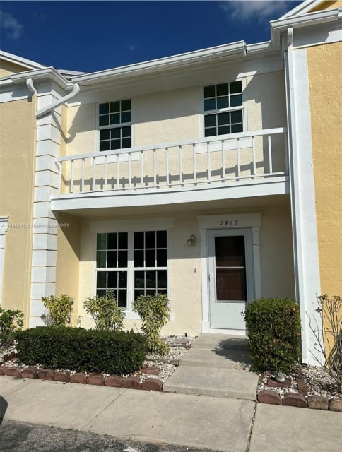 2913 S Edgehill Ln - Cooper City, FL apartments for rent