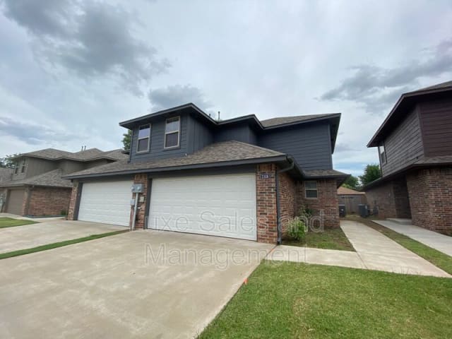 2108 Buena Vida Lane - Edmond, OK apartments for rent