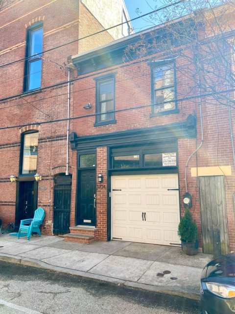 Stunning 2-Bedroom Townhouse in Rittenhouse with Garage and Roof Deck ...