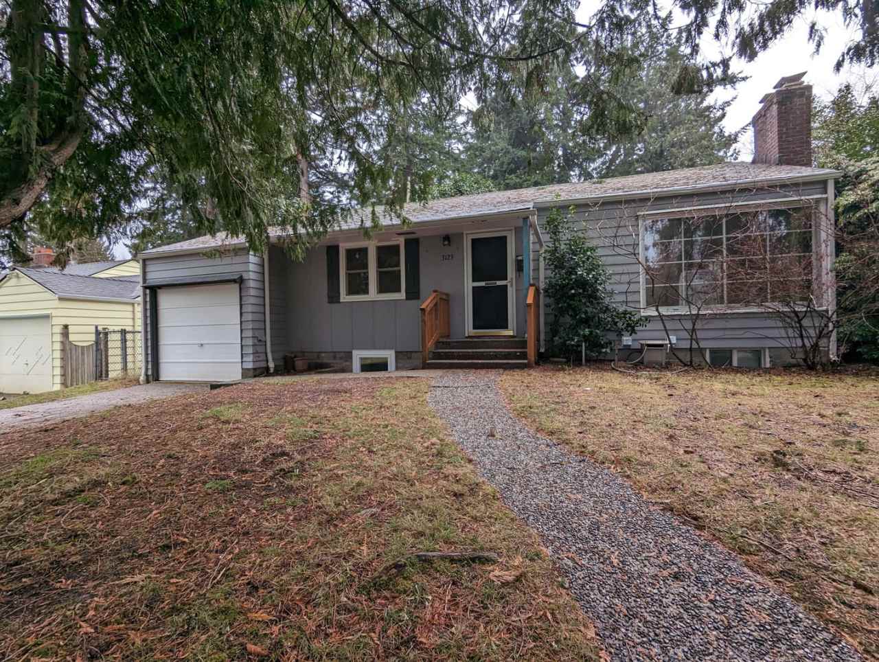 ***FREE OCTOBER RENT*** Deceptively Large Wedgewood Home! - Sunny
