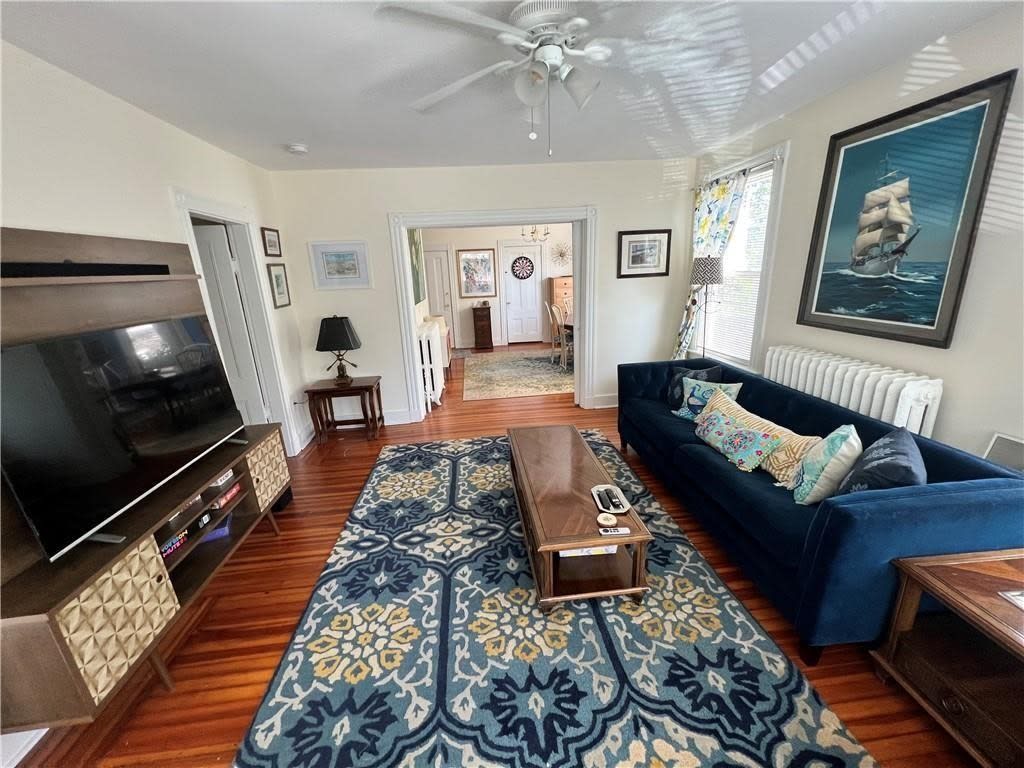 28 Calvert Street - Sunny
