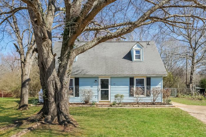 124 Shagbark Court - Sunny