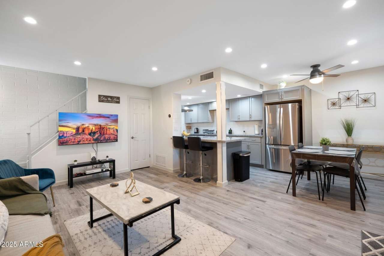 948 S ALMA SCHOOL Road unit: 3 - Sunny