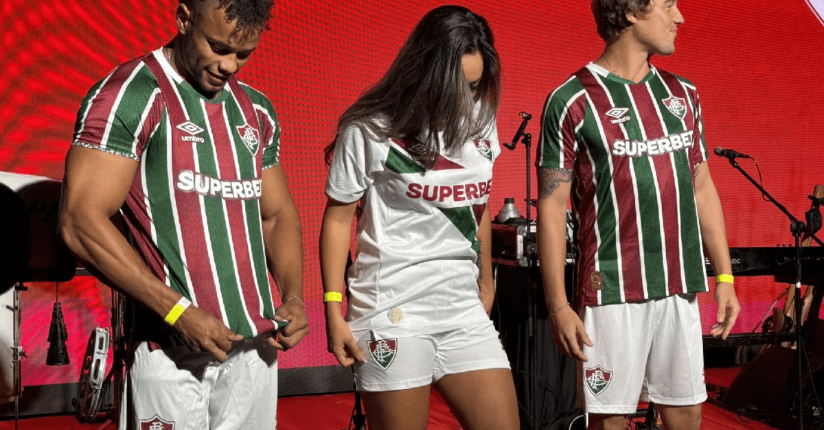 Fluminense apresenta novos uniformes para 2024 já com a marca da Superbet