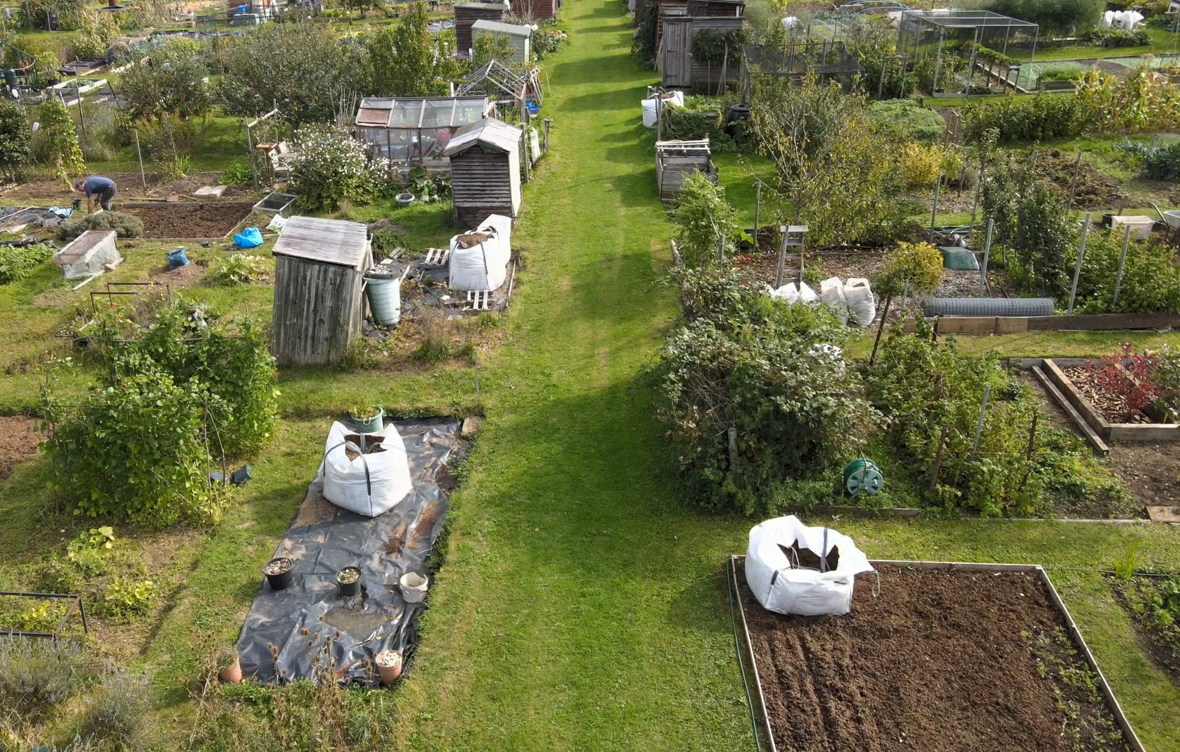 Using Mulch as a Top Dressing - Apsley farms mulch