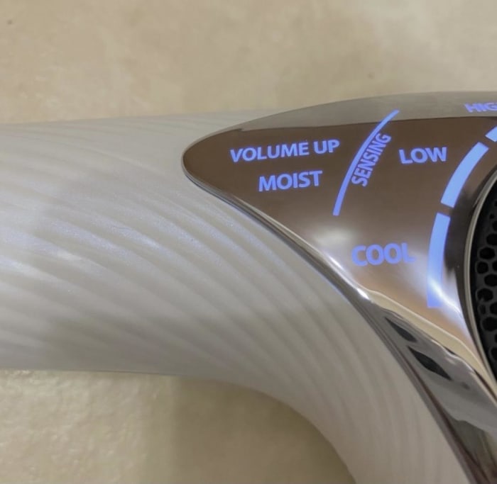 [ReFa]ドライヤーで髪質が良くなる！？｜コラム Ash 新子安店 阿部 結奈｜Ash オフィシャルサイト