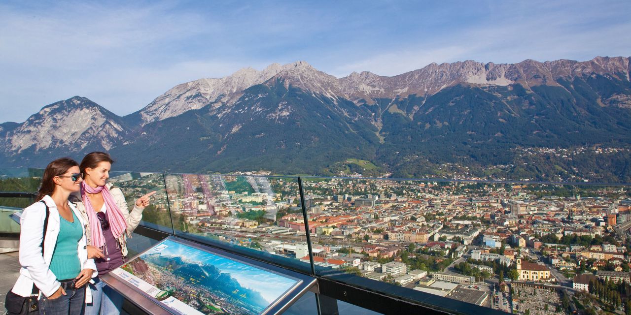 Von Bergisel-Schanze hat man eine tolle Aussicht auf Innsbruck