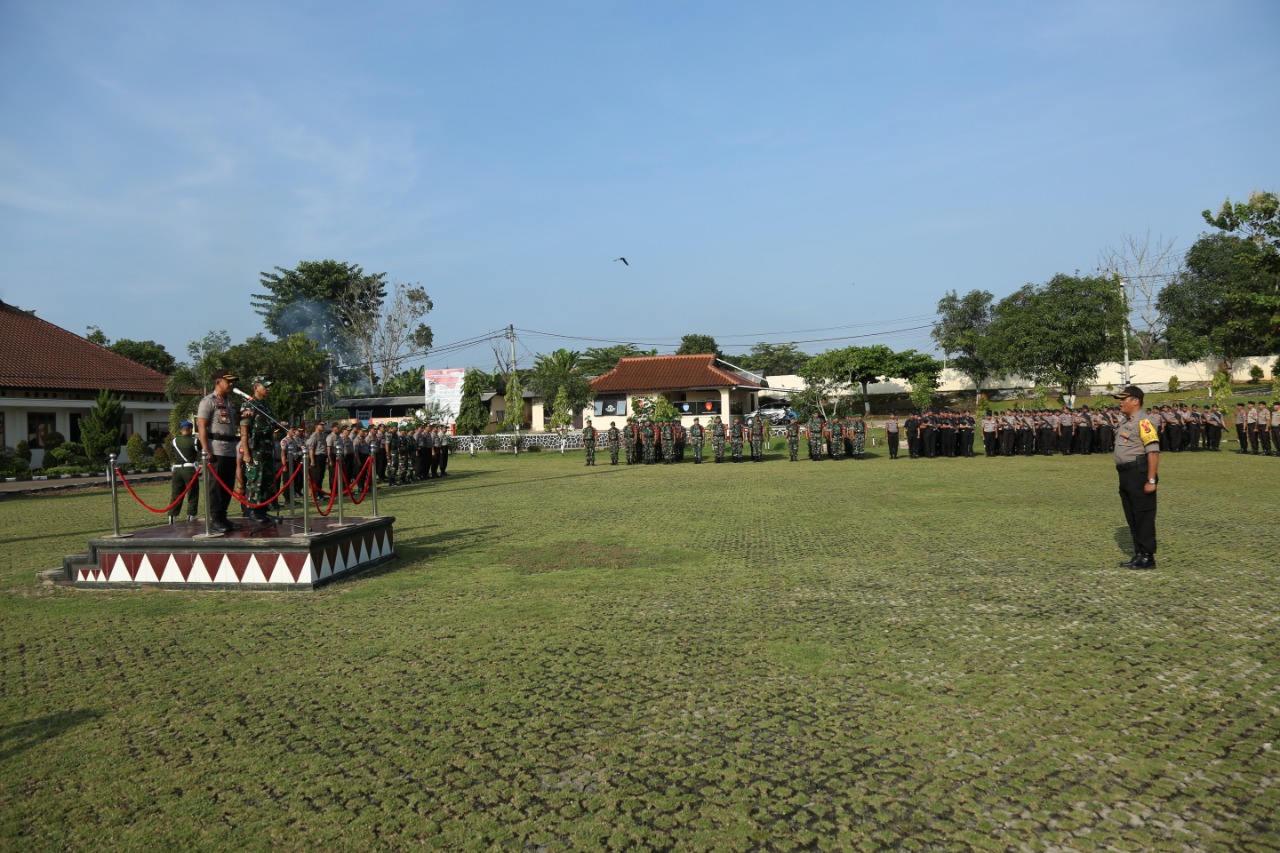 Kapolres Lampung Utara dan Dandim 0412/LU Pimpin Apel Pergeseran ... Kapolres Lampung Utara dan Dandim 0412/LU Pimpin Apel Pergeseran ...