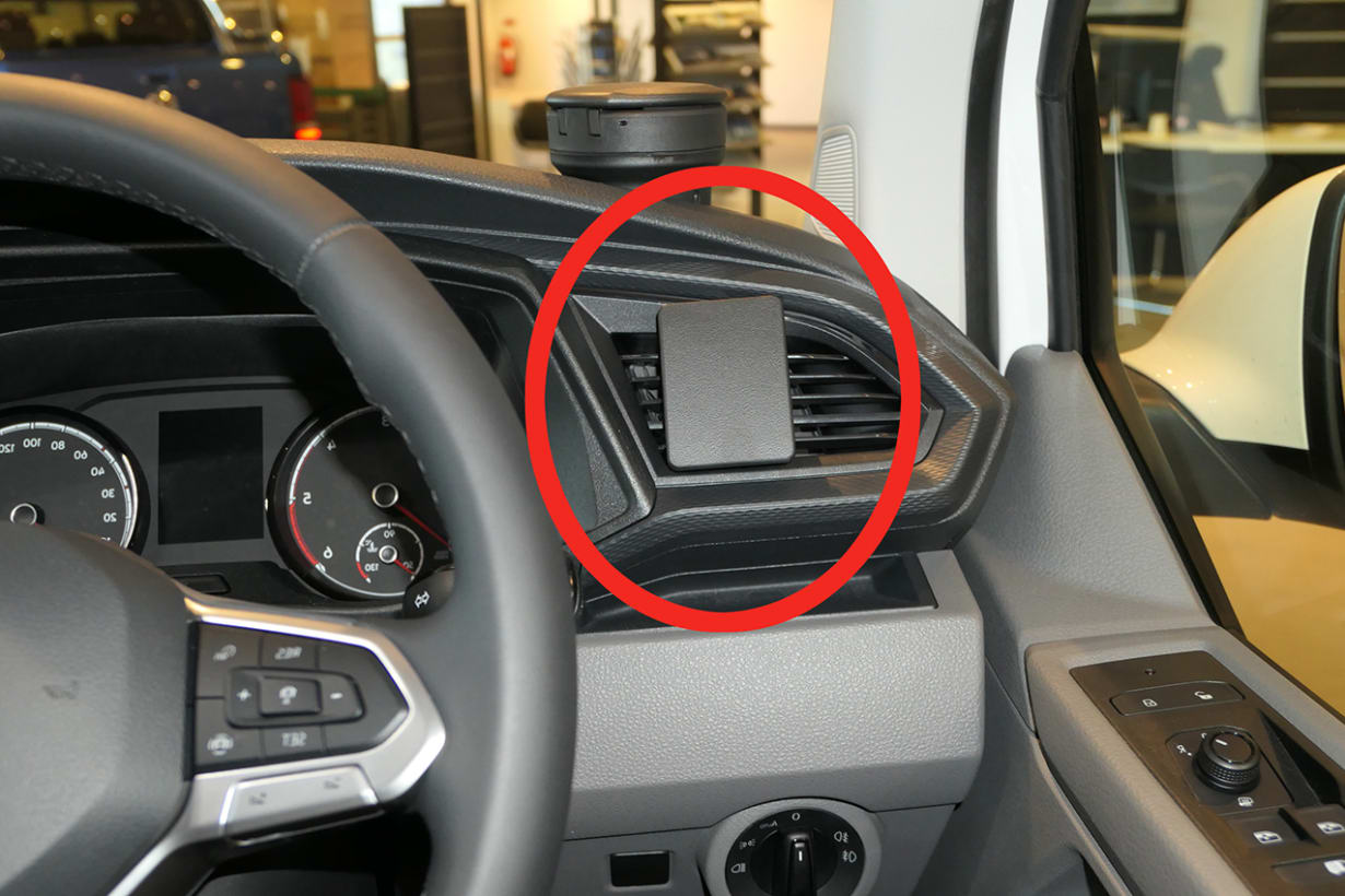 ProClip for Volkswagen T6.1 Transporter/Pickup 20-24 (RHD) | Brodit