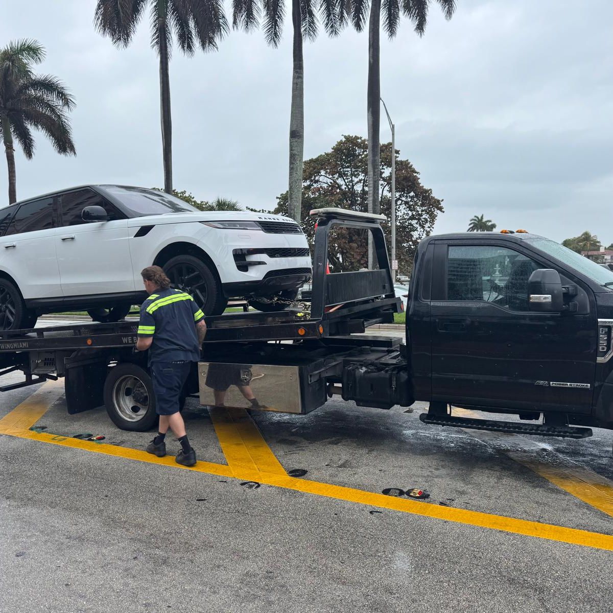 Queen Bee Towing - Servicio Exclusivo de Remolques de Carros