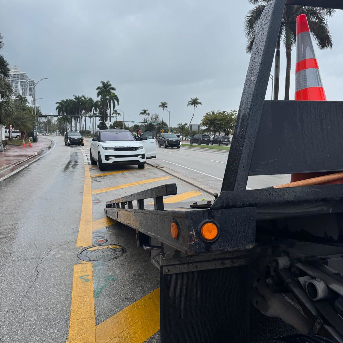 Queen Bee Towing - Servicio Exclusivo de Remolques de Carros