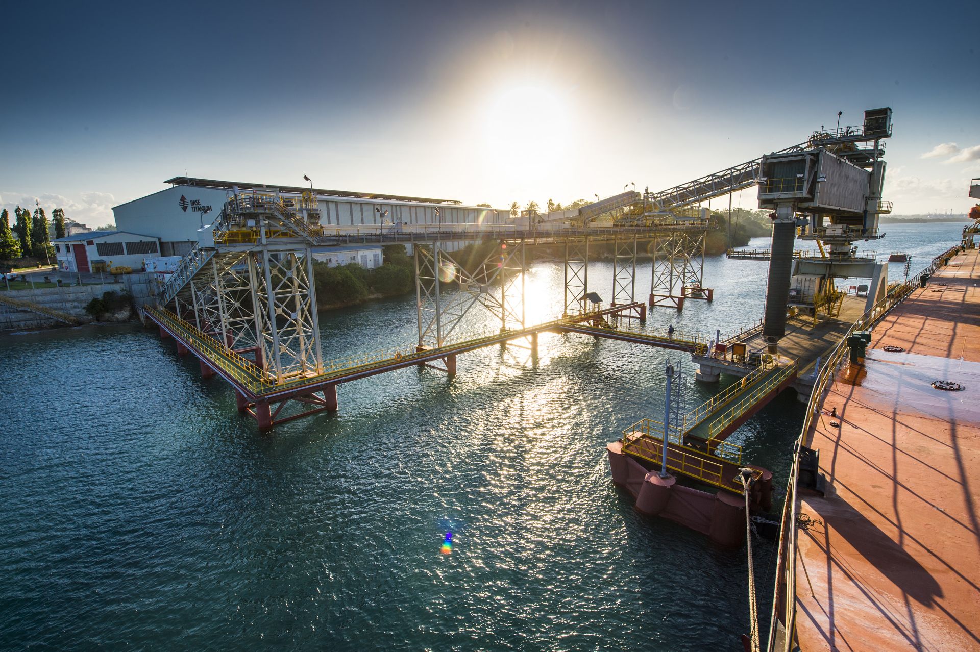 Photography - Base Titanium