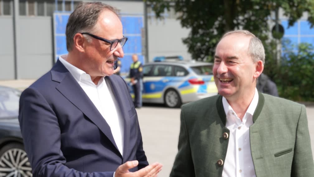 Erntesaison 2025: Wirtschaftsminister Hubert Aiwanger zu Besuch bei der ...
