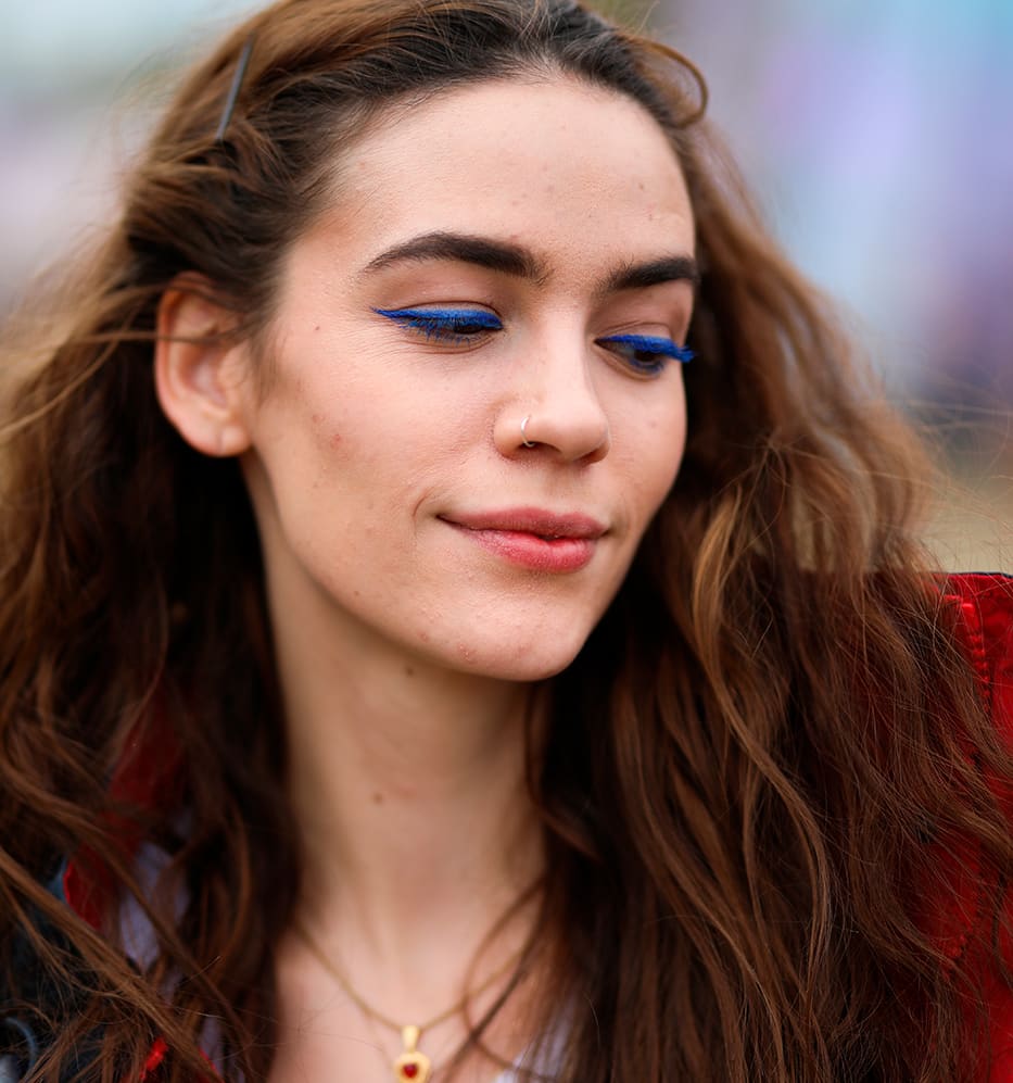 Azul Klein é a cor da vez: dicas para adotar o tom na make - Beleza na Web