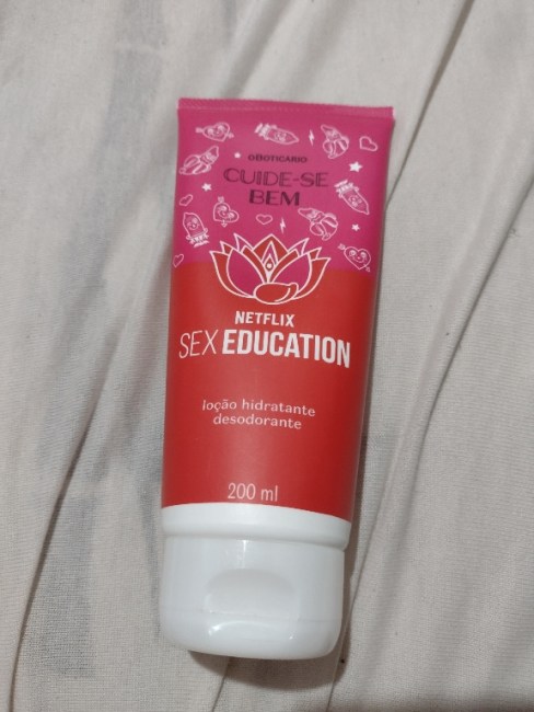 Loção Hidratante Desodorante Cuide-se Bem Netflix Sex Education 200ml ... Loção Hidratante Desodorante Cuide-se Bem Netflix Sex Education 200ml ...