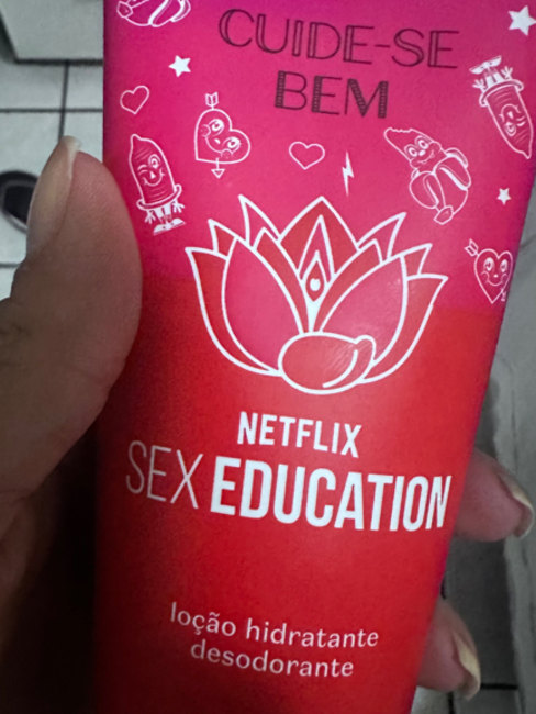 Loção Hidratante Desodorante Cuide-se Bem Netflix Sex Education 200ml ... Loção Hidratante Desodorante Cuide-se Bem Netflix Sex Education 200ml ...