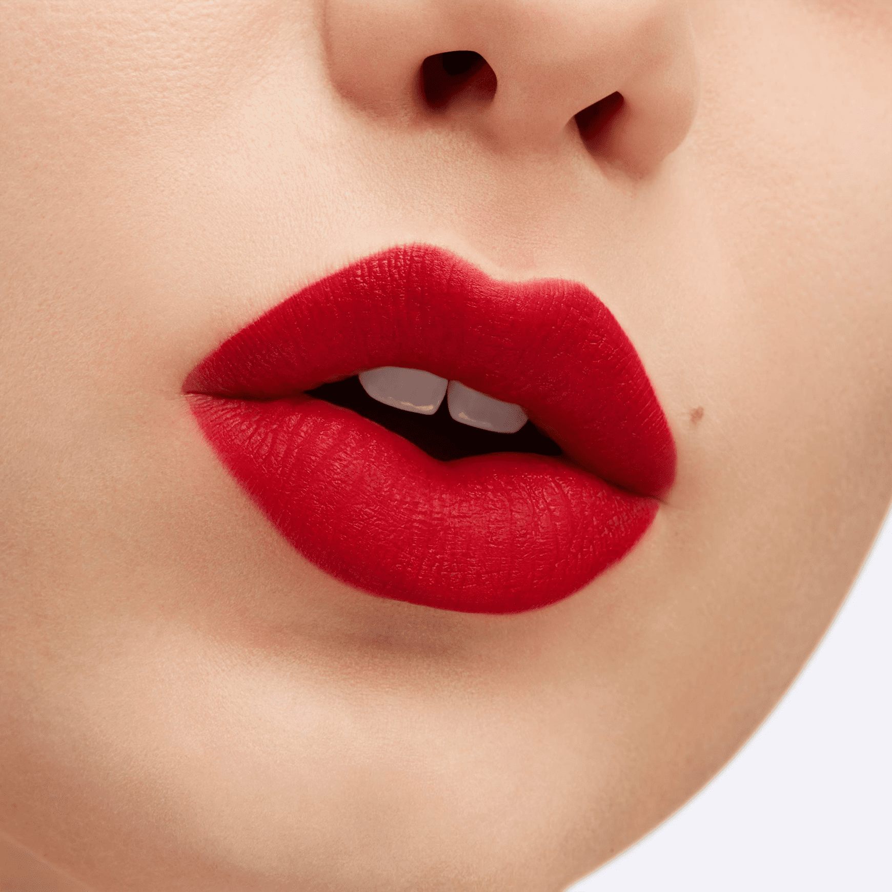 Batom M·A·C Powder Kiss Liquid Lipcolour Ruby Phew | Beleza na Web