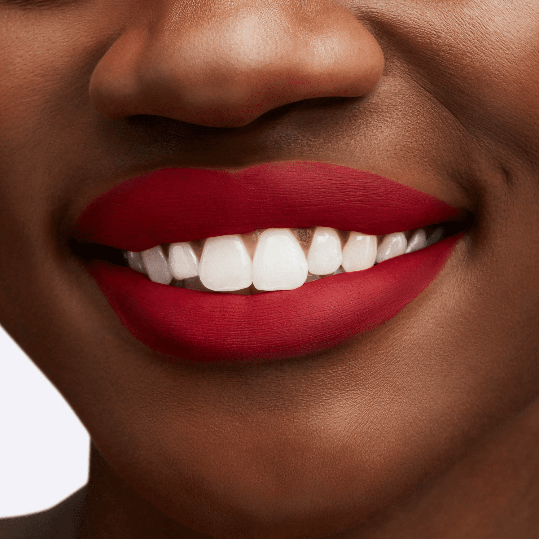 Batom M·A·C Powder Kiss Liquid Lipcolour Ruby Phew | Beleza na Web