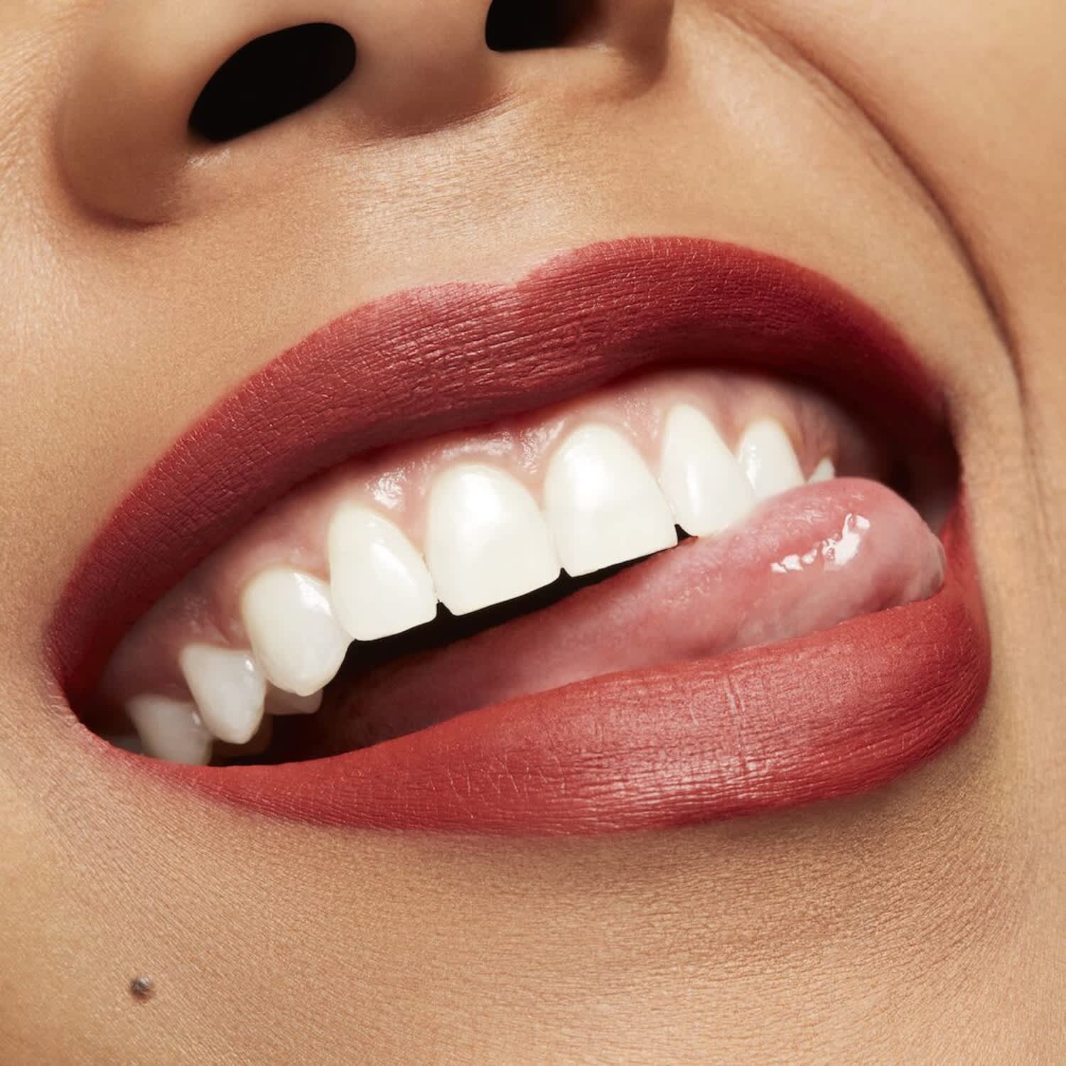 Batom Líquido M·A·C Chili's Crew Retro Matte | Beleza na Web