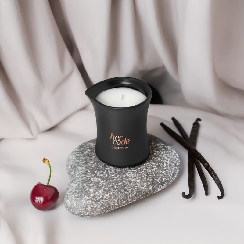 Vela de Massagem Óleo Corporal Her Code 90g | O Boticário