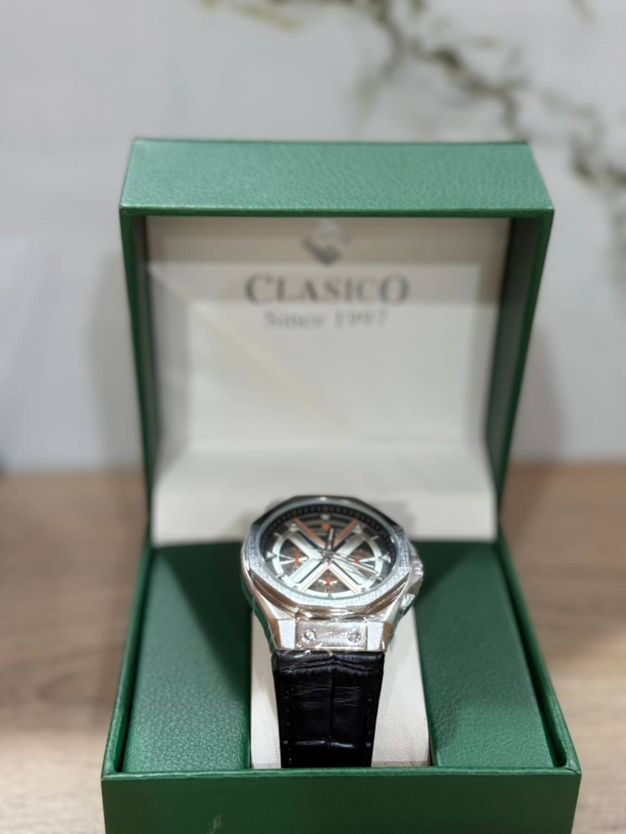 Clasico Watches - UAE Online Watches Retails Store