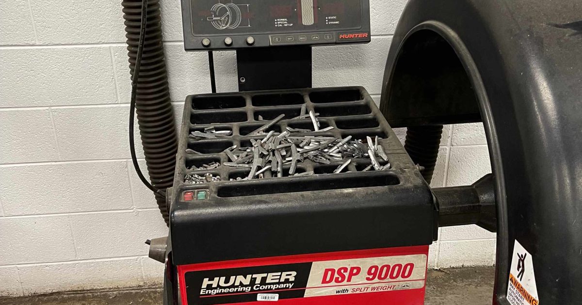 Hunter DSP 9000 Wheel Balancer - BidCorp Auctions