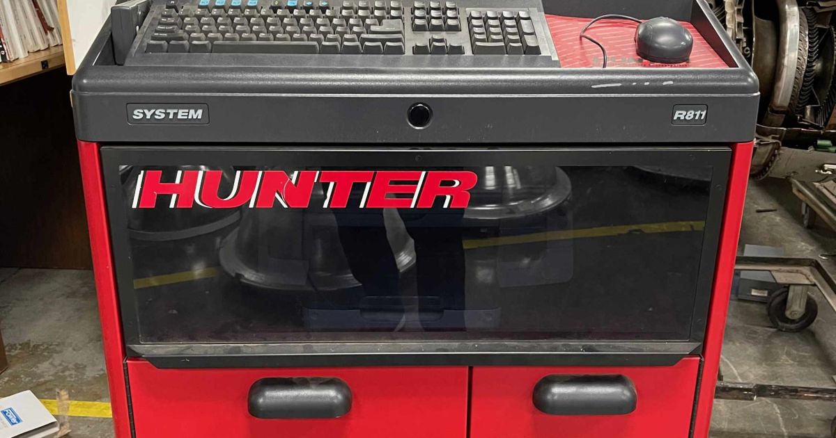 Hunter Wheel Aligner Model R811 - BidCorp Auctions