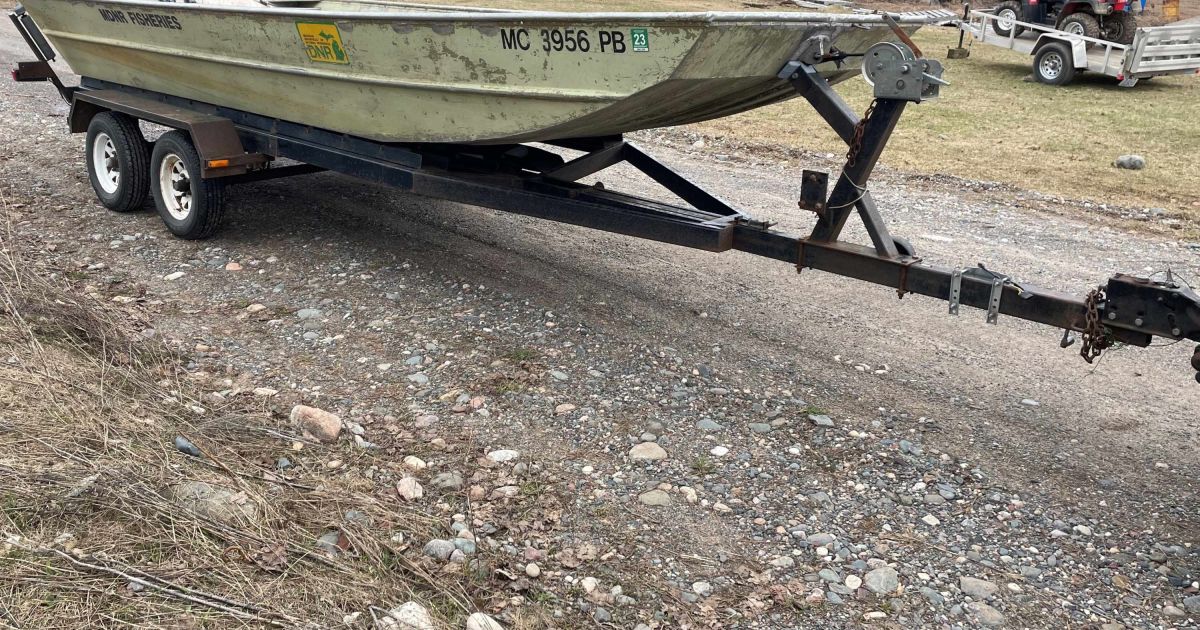 1987 18ft Husky Boat, 25HP Yamaha Boat Motor,1997 Tandom Trailer ...