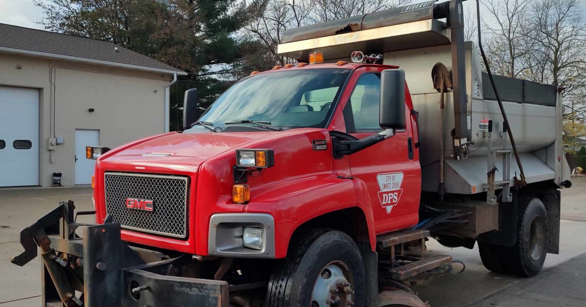 2003 GMC Single axle 5 yard Snow Plow Truck with underbody scraper ...