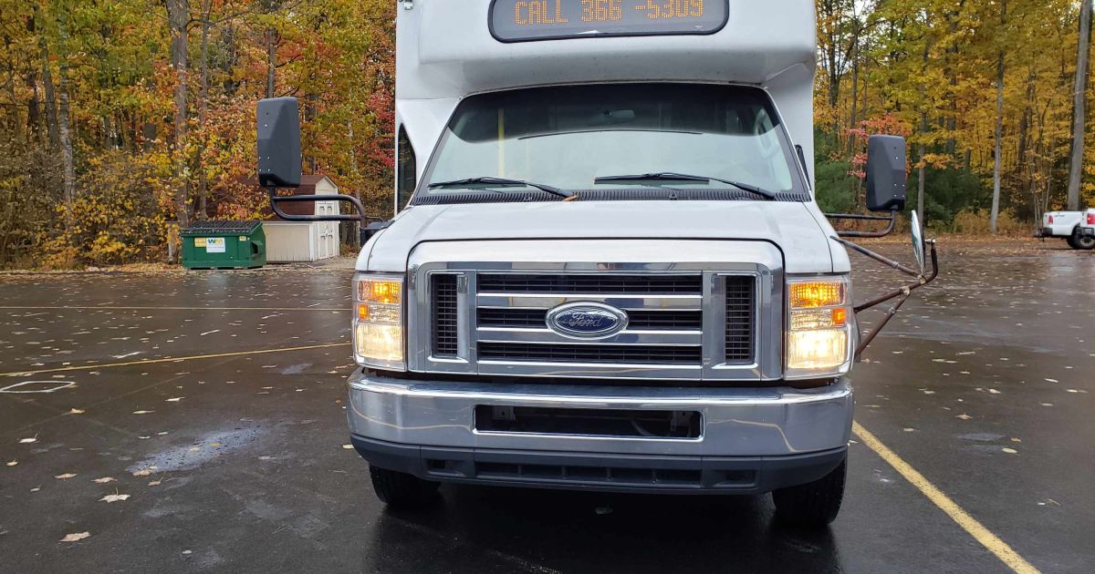 2011 Ford E450 15 passenger Eldorado bus body with lift and 1 wheel ...