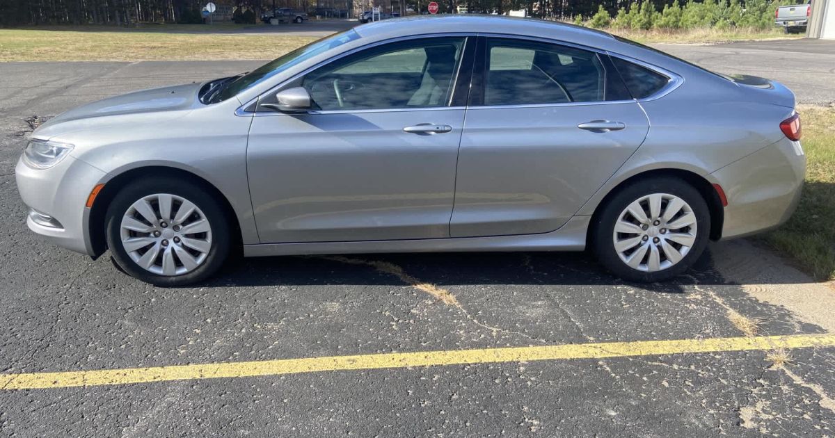 2015 Chrysler 200 LX - BidCorp Auctions