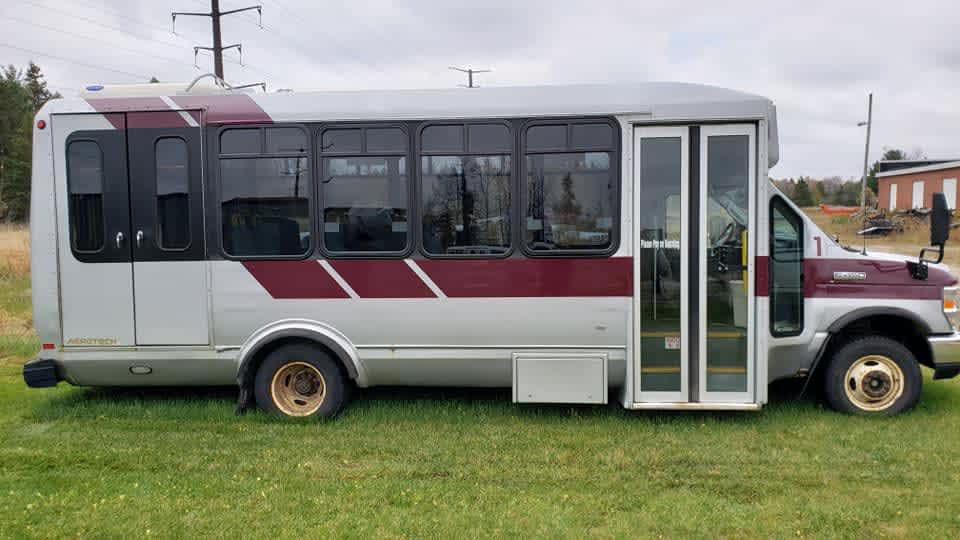 2010 Ford E450 Eldorado Bus 18 passenger - BidCorp Auctions