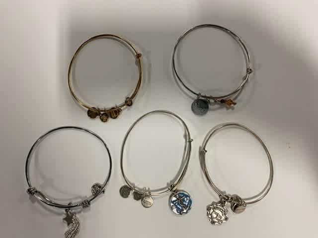 Bracelets - Set of 5 - BidCorp Auctions