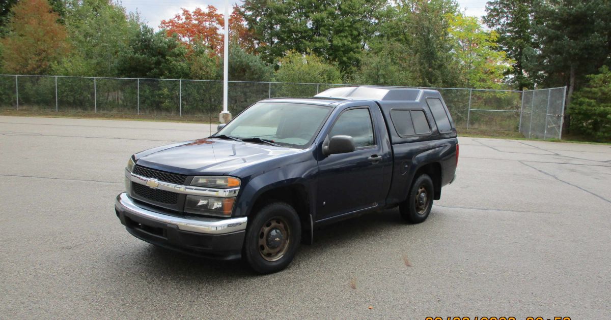 2007 chevy colorado 2WD reg. cab w/topper - BidCorp Auctions