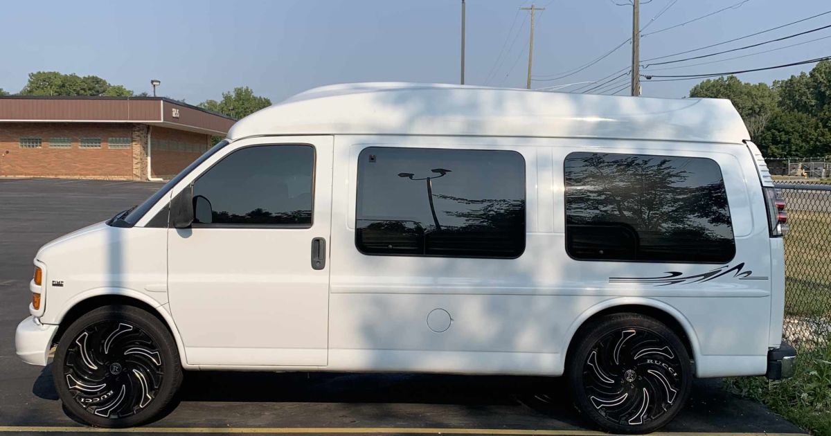 2000 GMC Savana Conversion Van *Tow Out - BidCorp Auctions