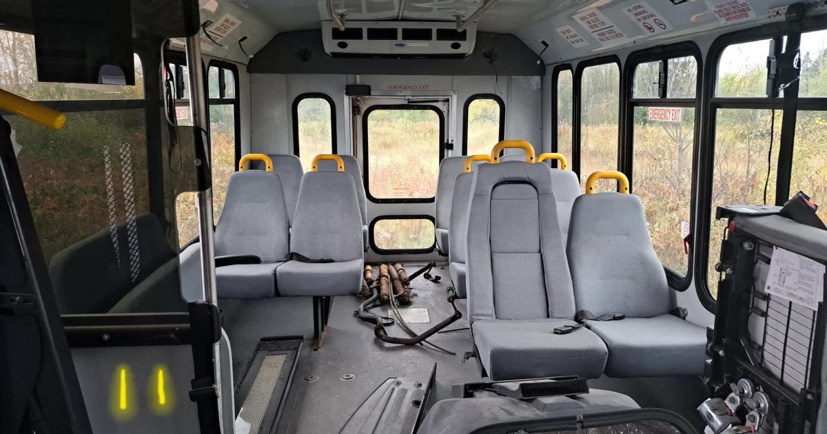 Chevy 3500 cutaway bus # 11 - BidCorp Auctions