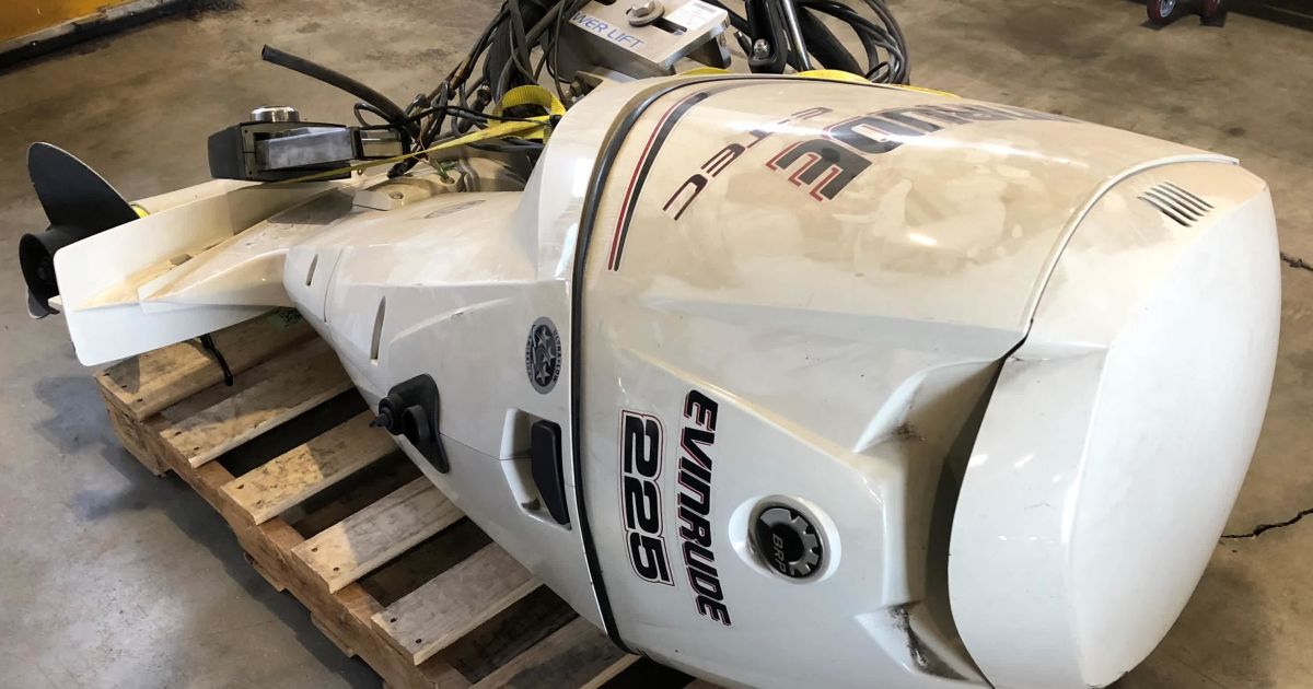 2011 Evinrude E-Tec Boat Motor 225 HP Outboard - BidCorp Auctions
