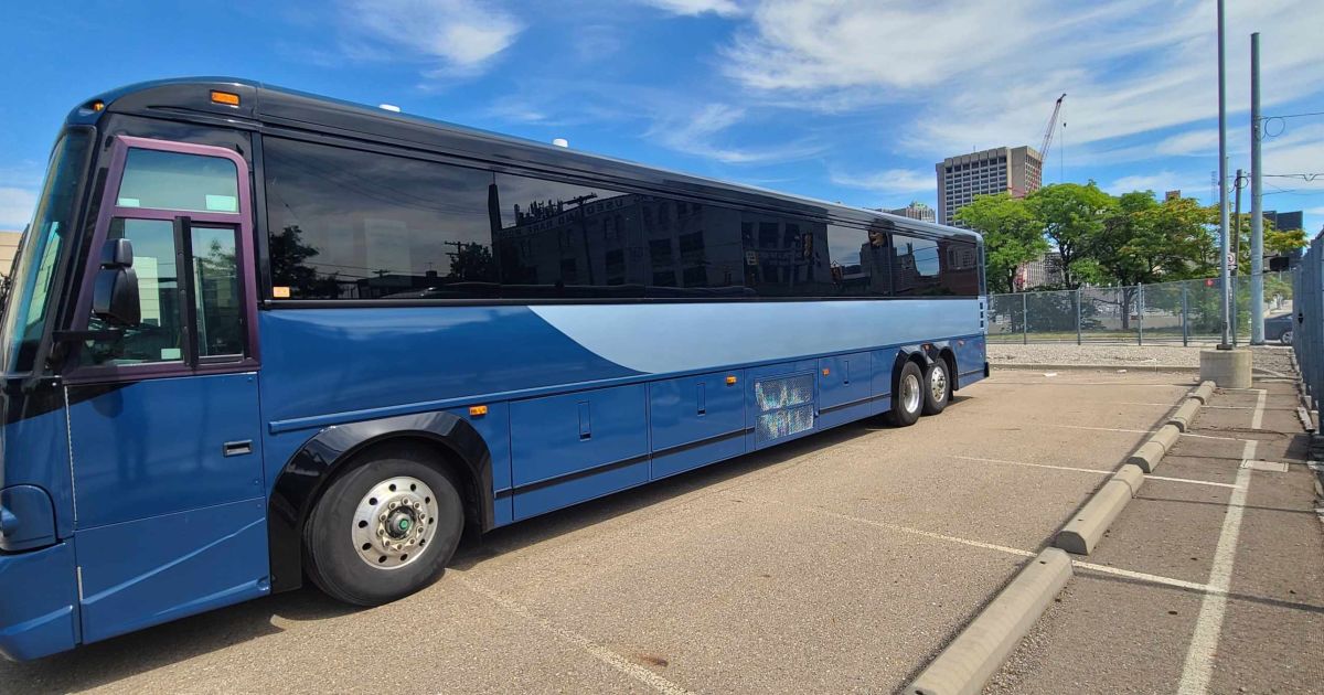 #0139-2016 MCI D4505 Motorcoach Bus, Miles; 572,320, Offsite, Detroit ...