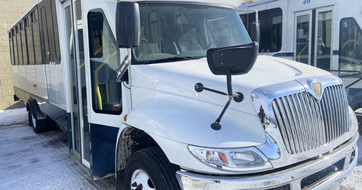 2013 International Eldorado Bus (#06), Offsite: Bad Axe, MI - BidCorp ...