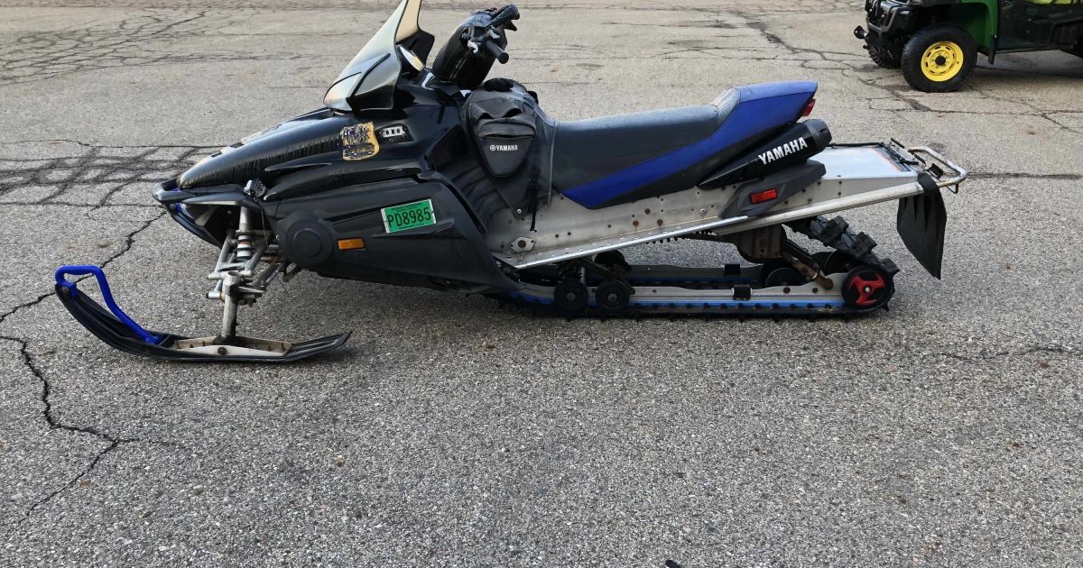 Yamaha Mountain Max 600 Snowmobile - BidCorp Auctions