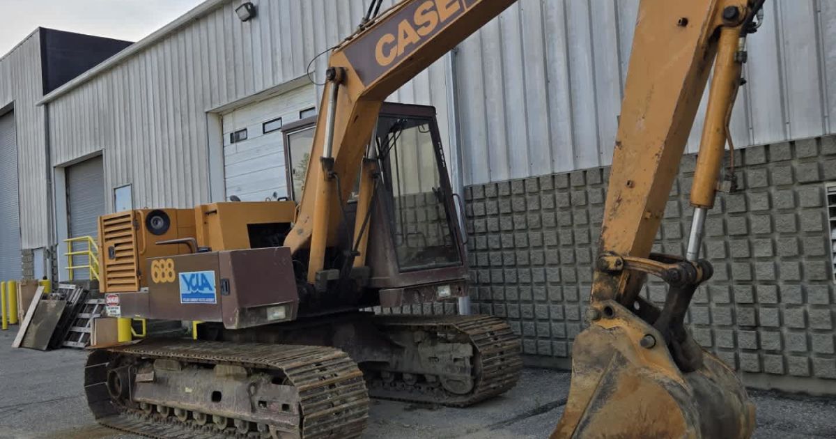 1990 Case 688 Excavator - Ypsilanti Utilities Authority