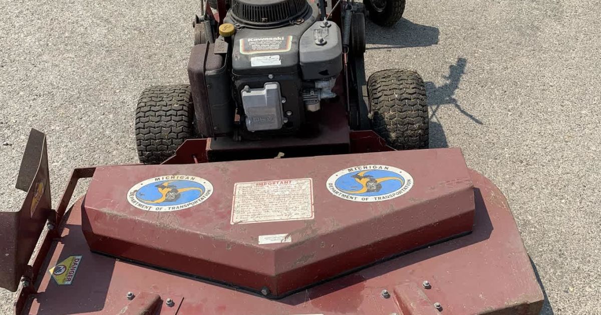 Giant Mow Walk Behind Lawn Mower Offsite: Auburn Hills, MI - BidCorp ...