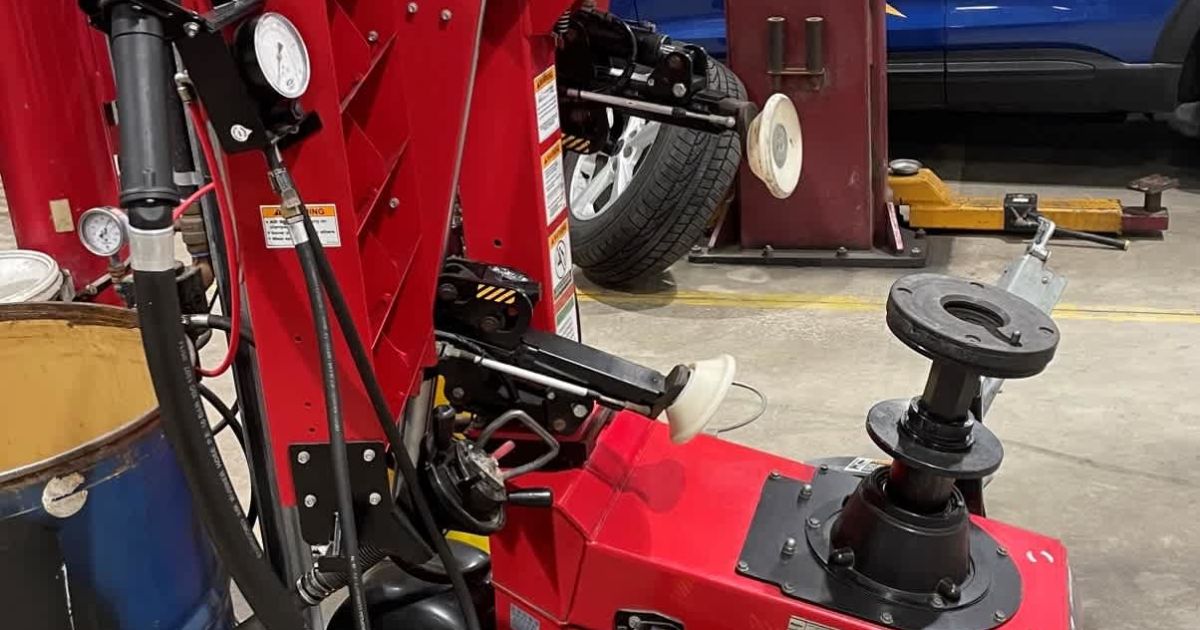 Hunter Tire Changing Machine Offsite: Vehicle and Travel Services ...