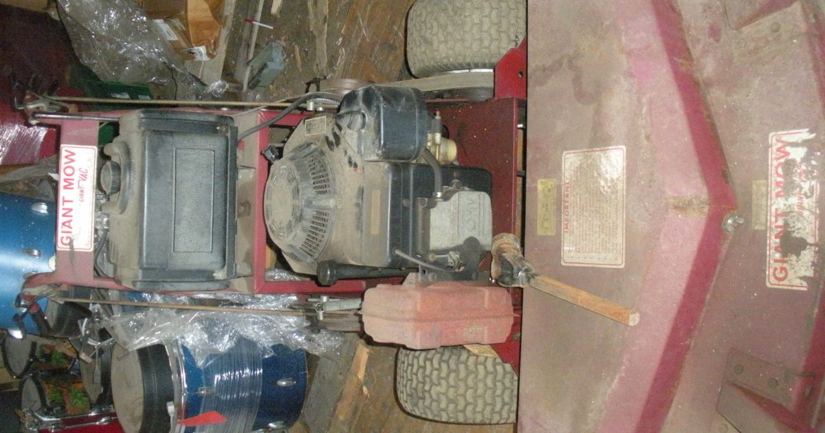GIANT/GIANT VAC WALK BEHING MOWER - BidCorp Auctions