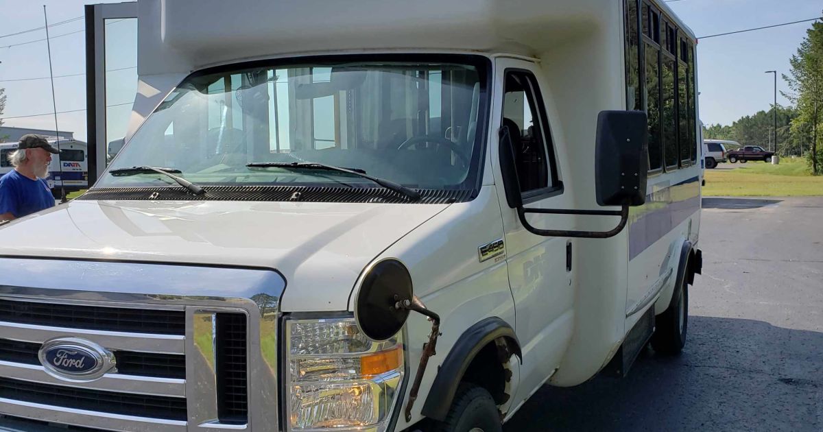 Tow-out 2010 Bus-Light Duty-Cutaway El Dorado National - BidCorp Auctions