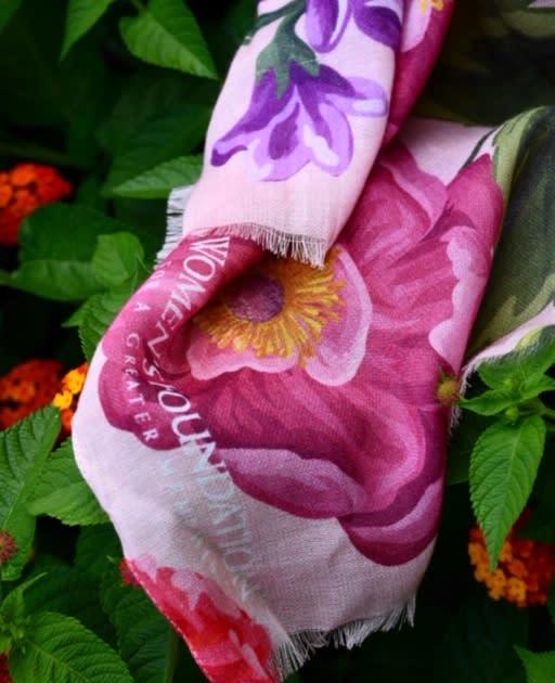 Signed 2020 WFGM Signature Scarf | 2020pop | Bid Now - ☑