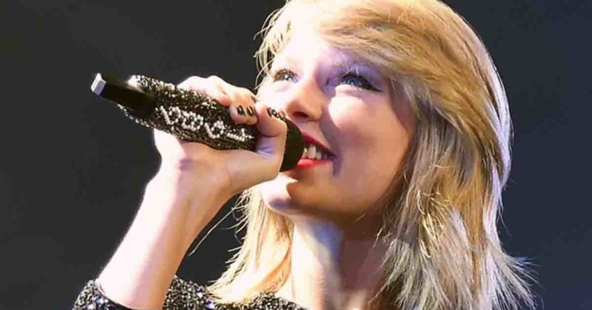 Taylor Swift Signed and Framed Microphone | jackdyer25 | Bid ...