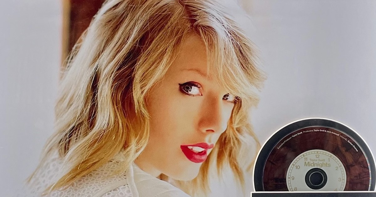 Taylor Swift Light-Up Frame, Hand Signed Album | delraybeach ...