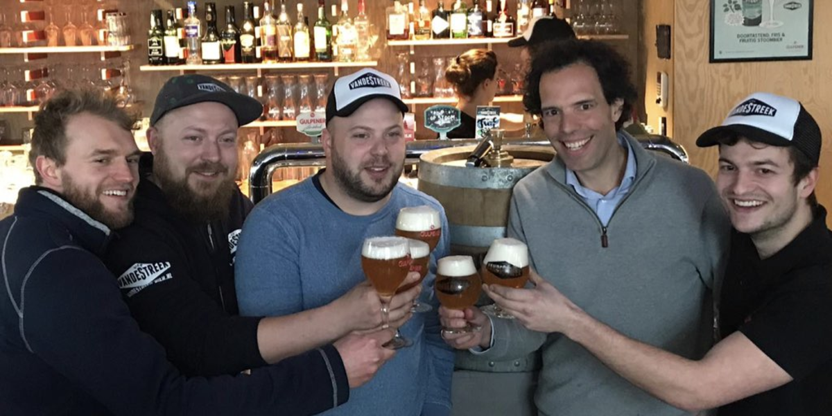 Gulpener en vandeStreek bier toosten op Op Stoom