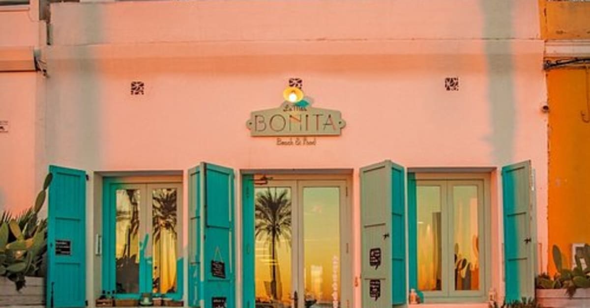 Best coffee shops with a terrace near the beach in Valencia | Billionhands